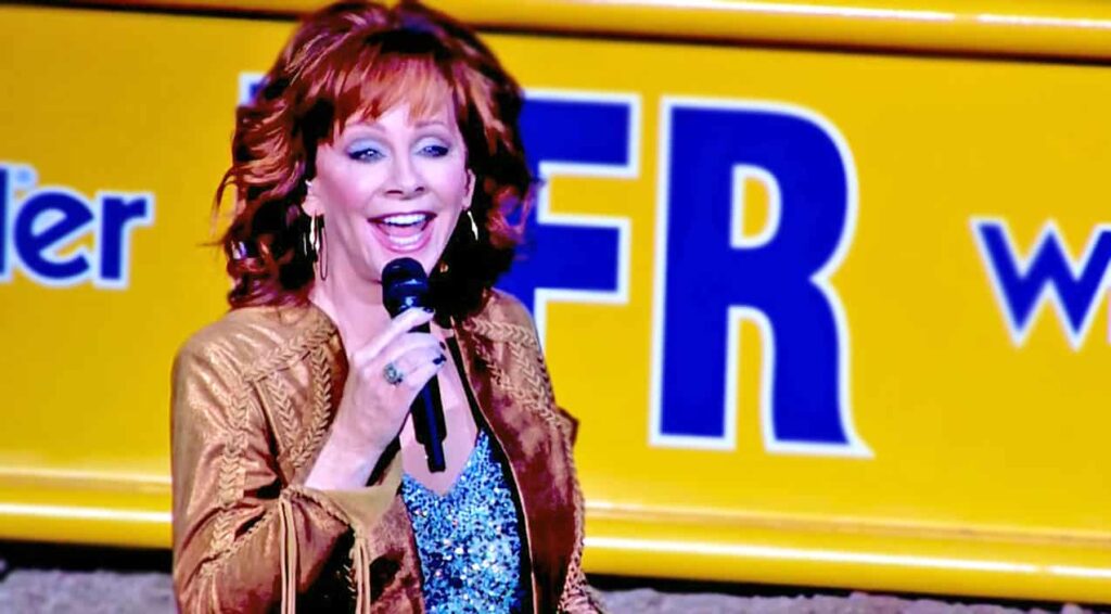Reba McEntire Sings National Anthem At Wrangler National Finals Rodeo ...