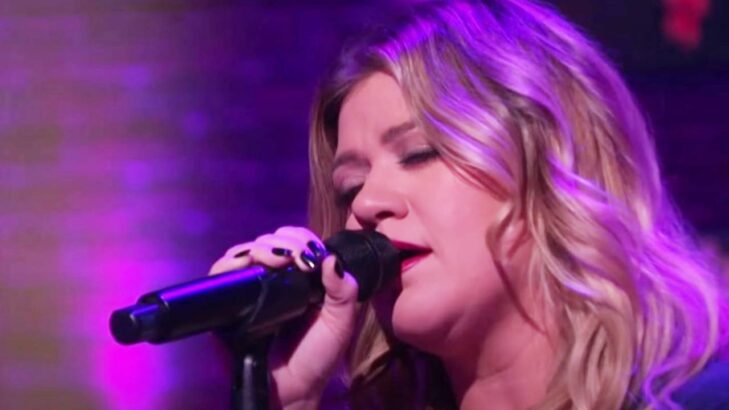 "Tennessee Whiskey" Gets Kelly Clarkson Spin During "Kellyoke"