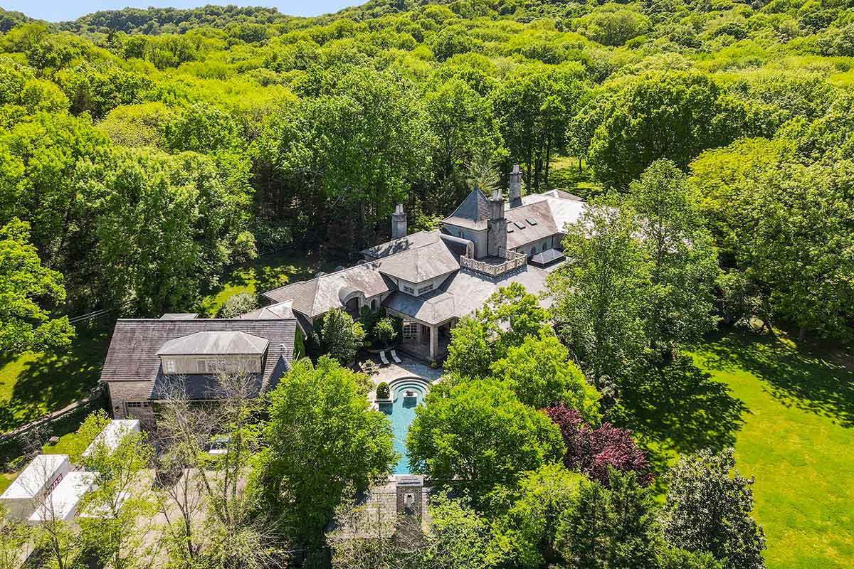Massive Estate From "Nashville" Show Sells At Auction, See The Photos