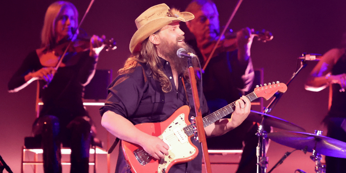 Chris Stapleton Welcomes Surprise Guest For ACM Awards Performance