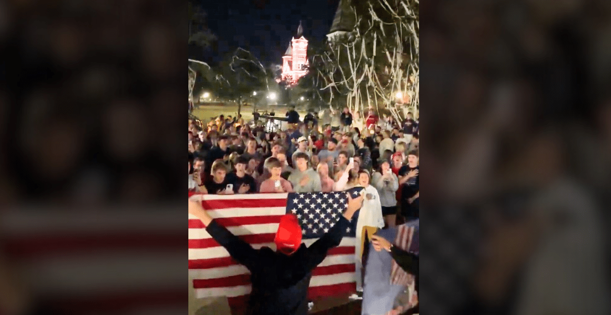Auburn University Students Unite To Sing National Anthem After Trump ...
