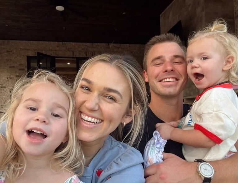 Sadie Robertson Announces She Is Pregnant With Baby #3