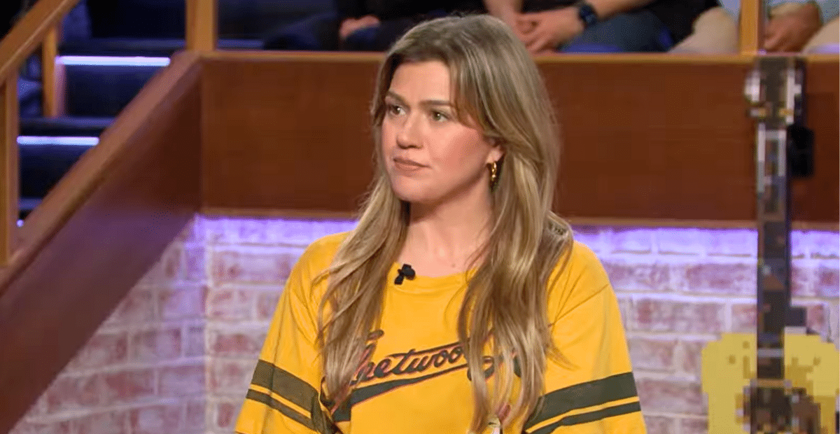 Kelly Clarkson Addresses Talk Show Absence, Says It's Been A "Sad Time ...