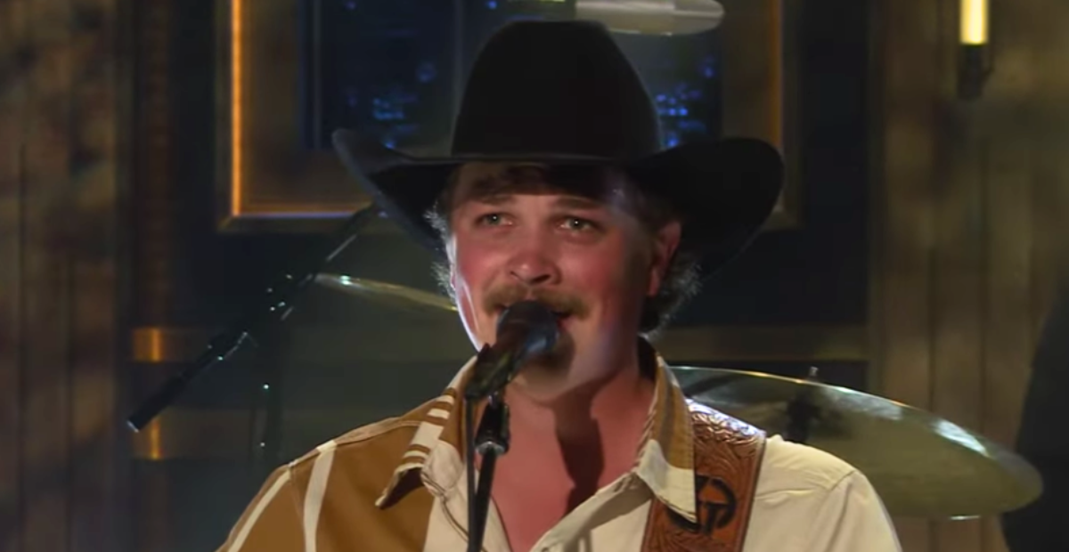 Zach Top Delivers Pure Country Performance Of "I Never Lie" On Jimmy Fallon