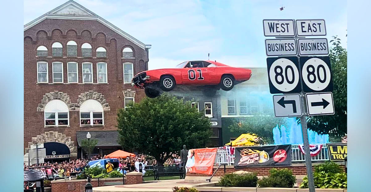 Over 35,000 People Witness 'Dukes Of Hazzard' Car Jump The Fountain In ...