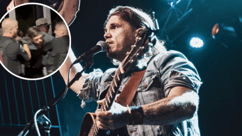 Country Singer Issues Apology After Being Escorted Offstage For ...