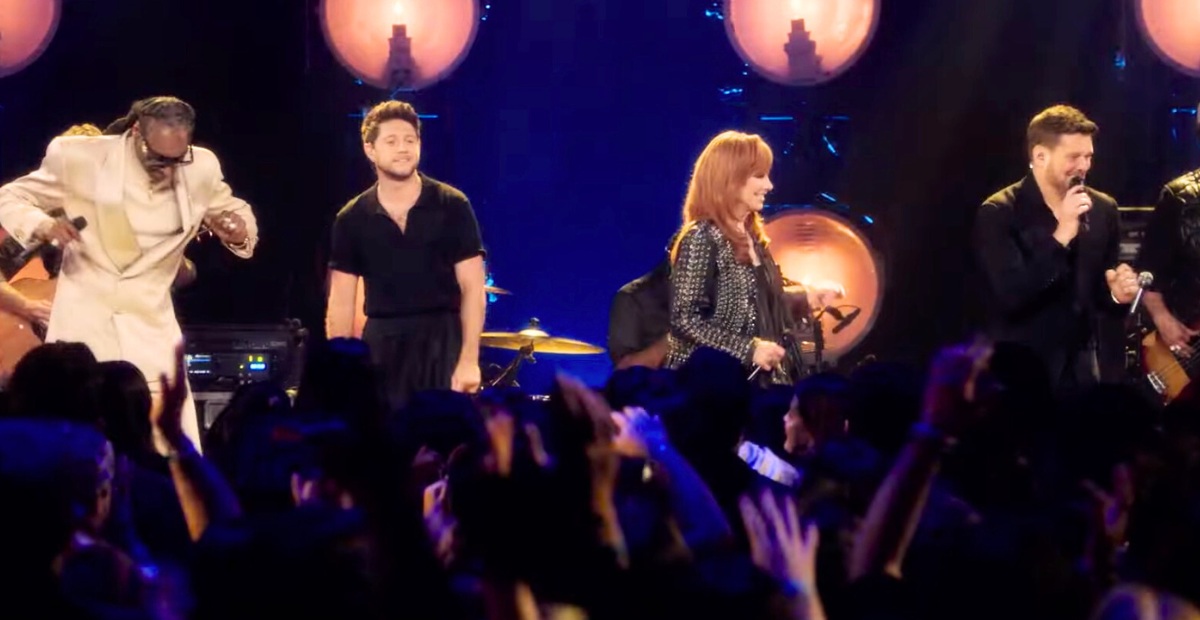 "Voice" Coaches Unite To Sing Steve Miller Band's "The Joker" Ahead Of ...