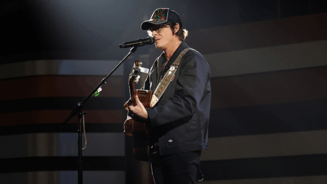 Stephen Wilson Jr. Honors Late Father With "Stand By Me" CMA Performance